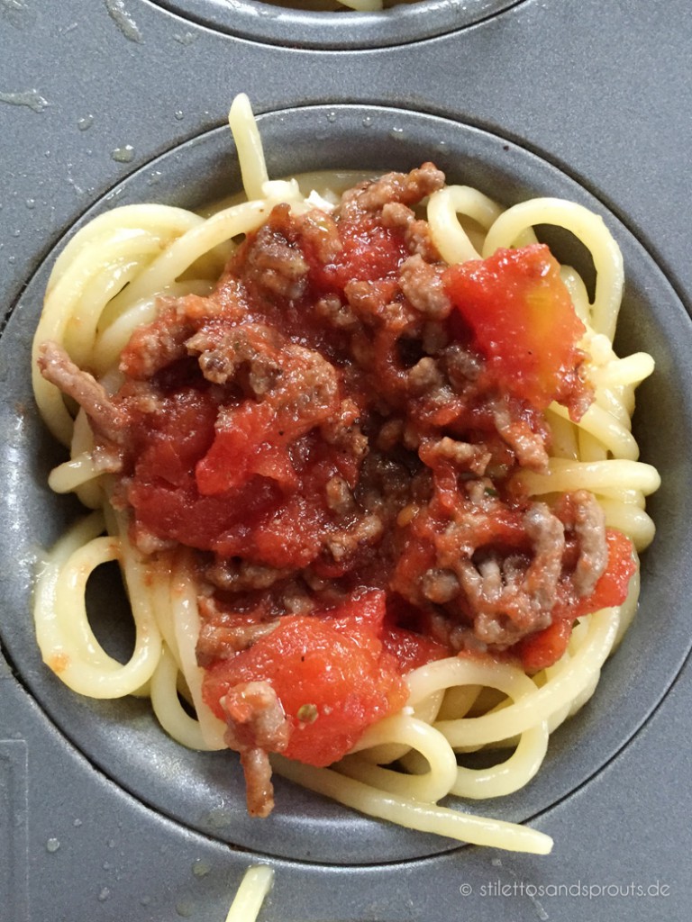 Spaghetti Muffins mit Tomatensauce - Stilettos & Sprouts