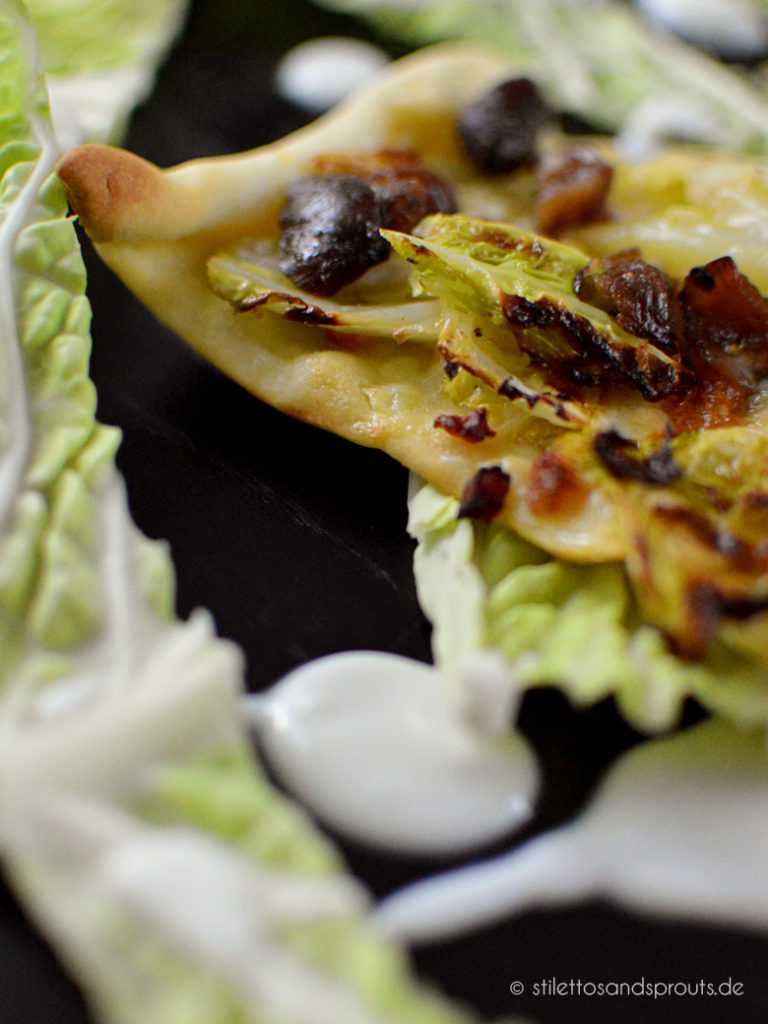 Winter-Flammkuchen mit Wirsing, Speck und Maronen - Stilettos & Sprouts