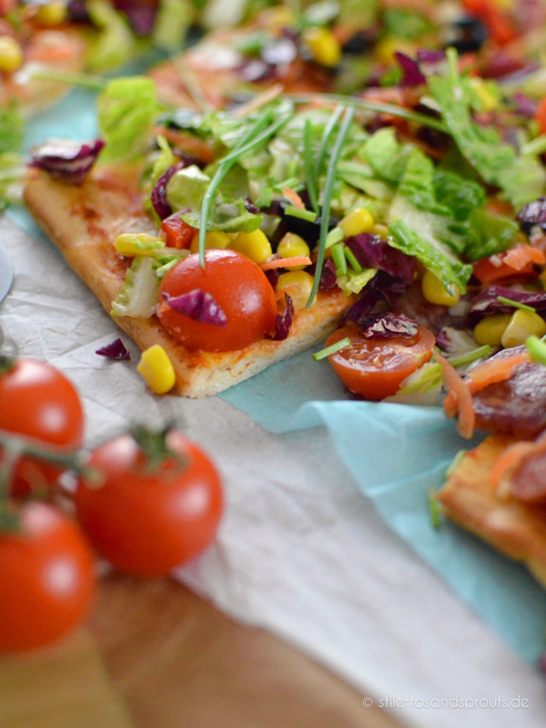 Chopped Salad Pizza – bunte Salat-Pizza - Stilettos & Sprouts