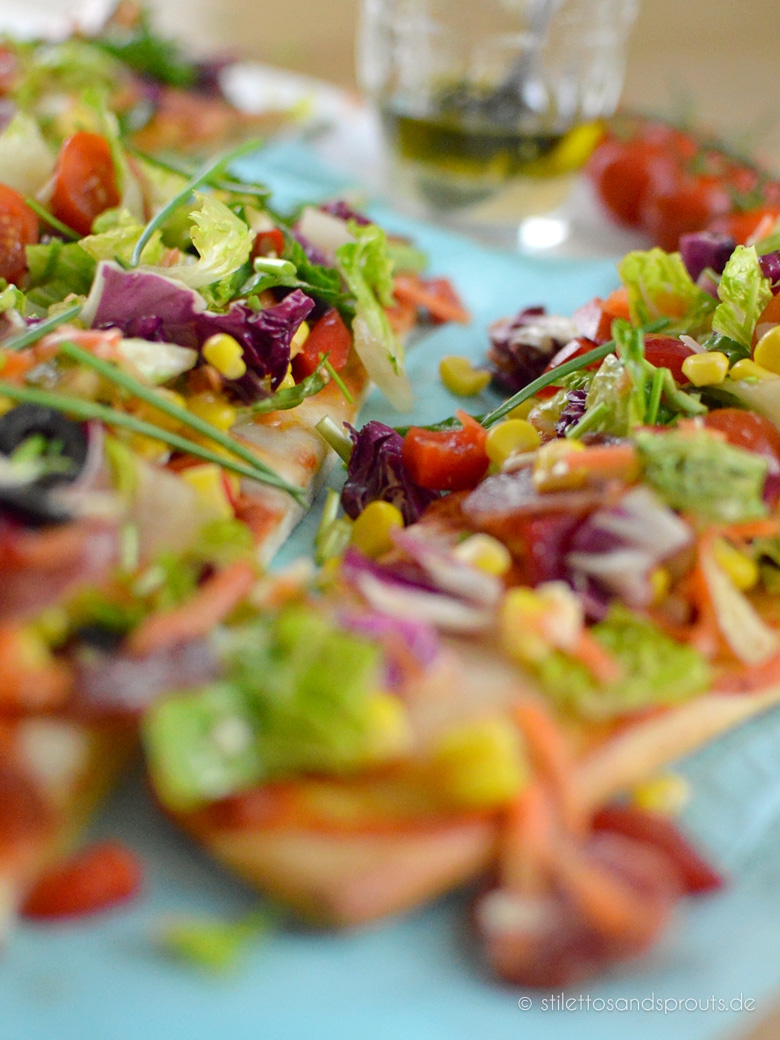 Chopped Salad Pizza – bunte Salat-Pizza - Stilettos & Sprouts