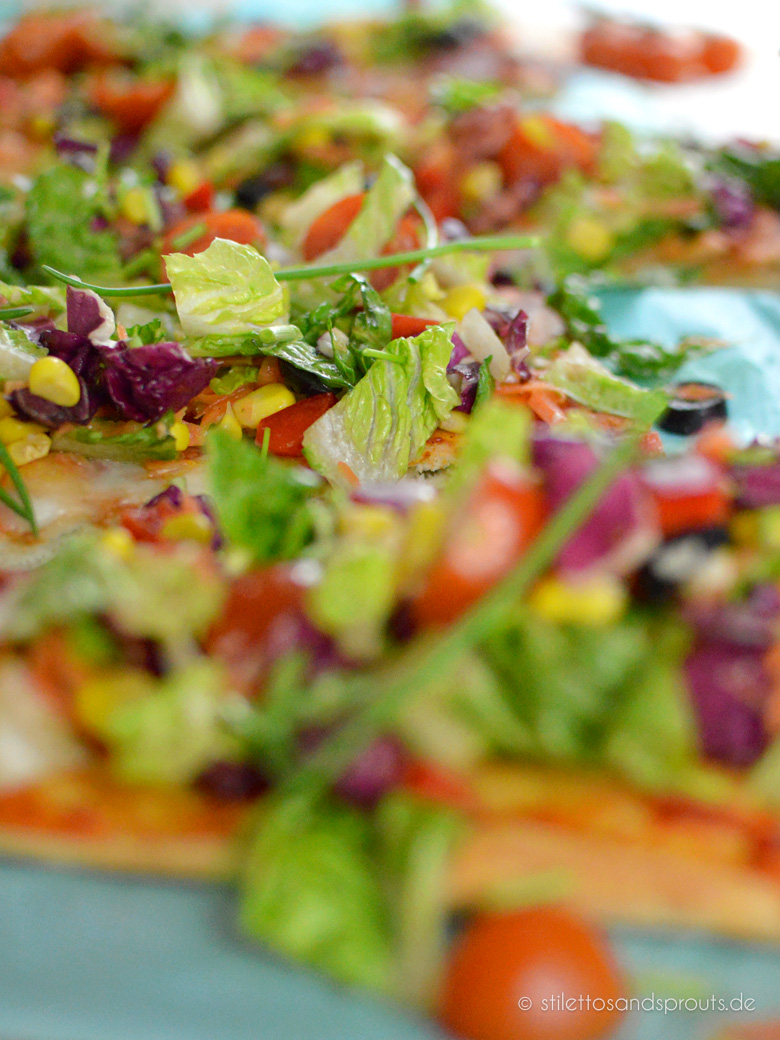 Chopped Salad Pizza – bunte Salat-Pizza - Stilettos & Sprouts